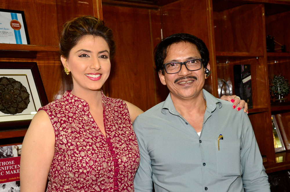 Ronnie Rodrigues lights the lamp of happiness and spreads cheer through ...