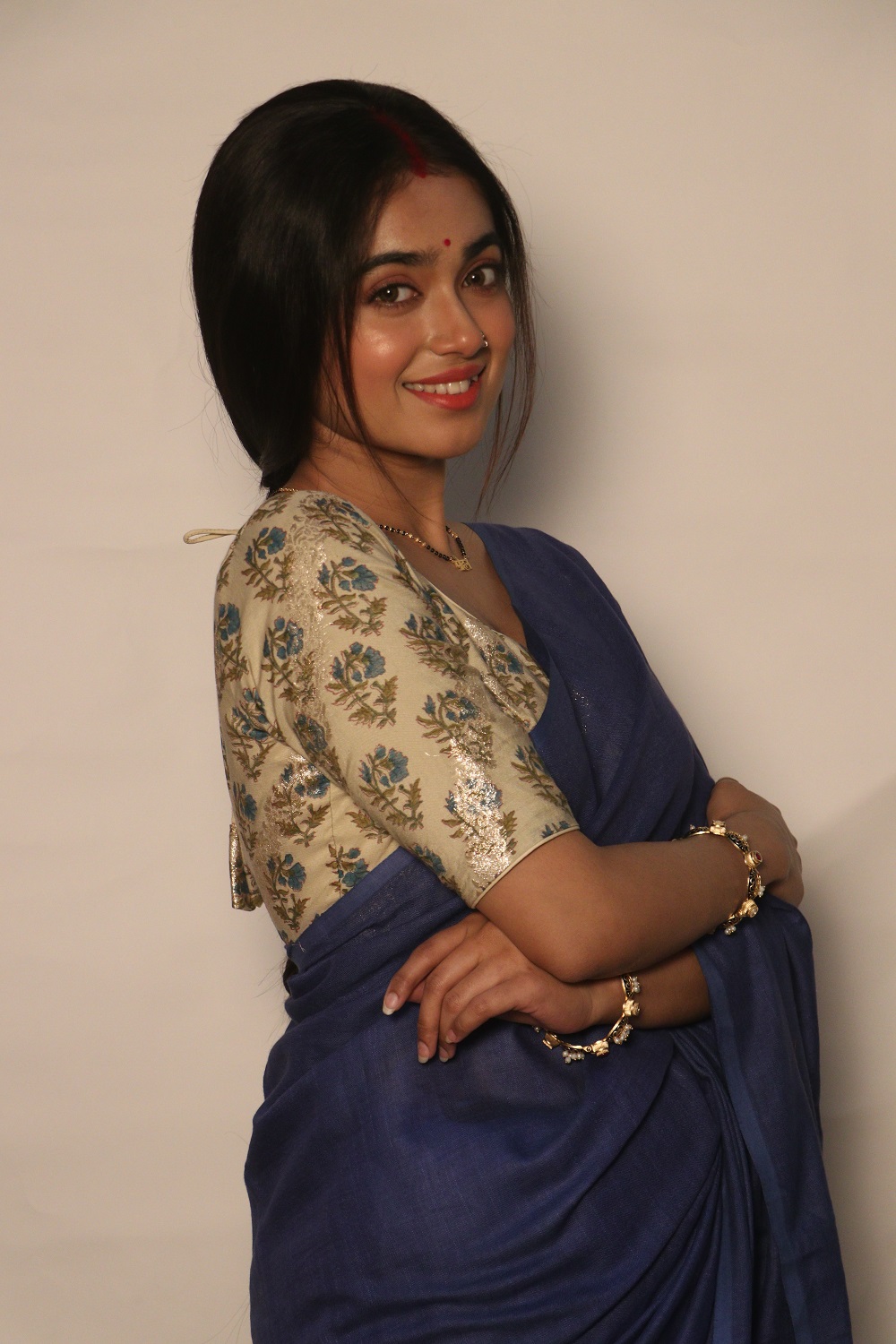 Pyaar Ka Pehla Naam Radha Mohan’s lead actress Neeharika Roy is a saree ...