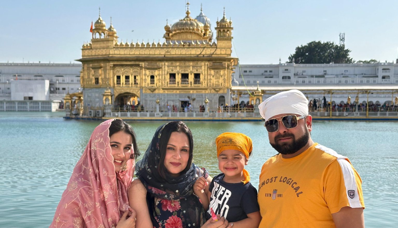 Singer Pragati Nagpal unveils ‘Useless Bhawra’ at the Golden Temple ...
